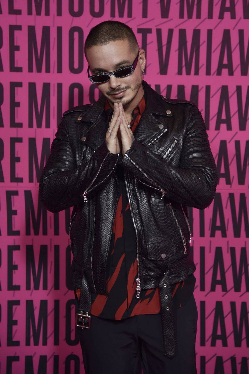 J Balvin no ve a Pablo Escobar como “un héroe” - ContraRéplica - Noticias