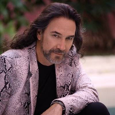 El Buki rompe las redes con una frase conquistadora - ContraRéplica ...