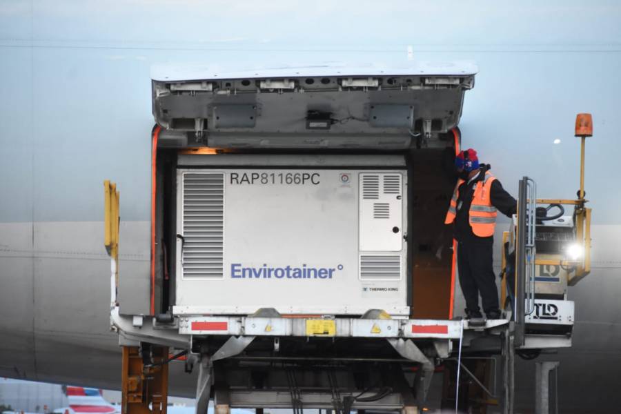 Llega a México nuevo cargamento de vacunas Sinovac - ContraRéplica - Noticias