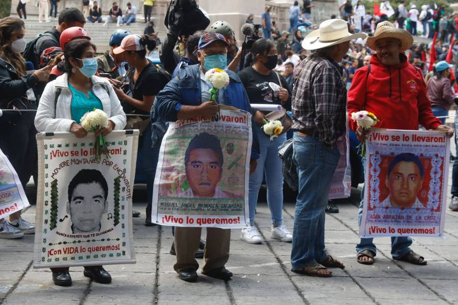 Realizan pase de lista en la “Glorieta del Ahuehuete” - ContraRéplica ...